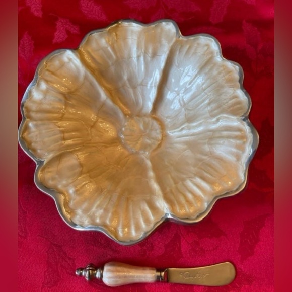 Julia Knight | Dining | Julia Knight Scalloped Bowl And Spreader New ...